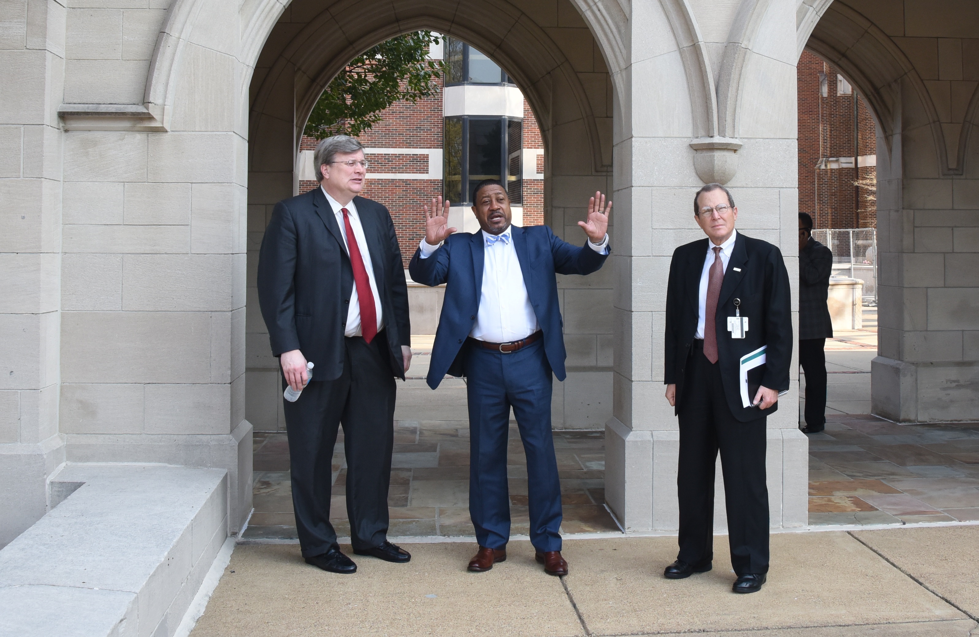 mayor tours campus - UTHSC News